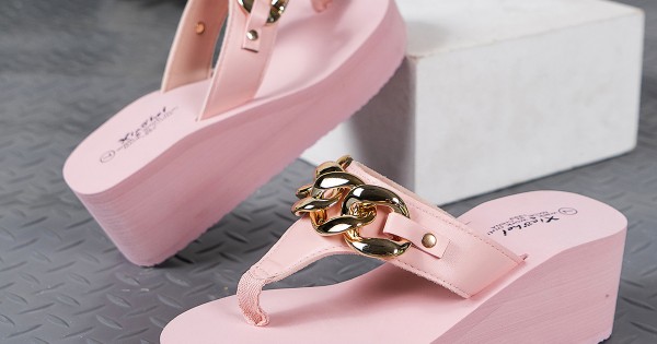 Buy Pink Platform Flip-Flops with Gold Chain Design Online in Pakistan